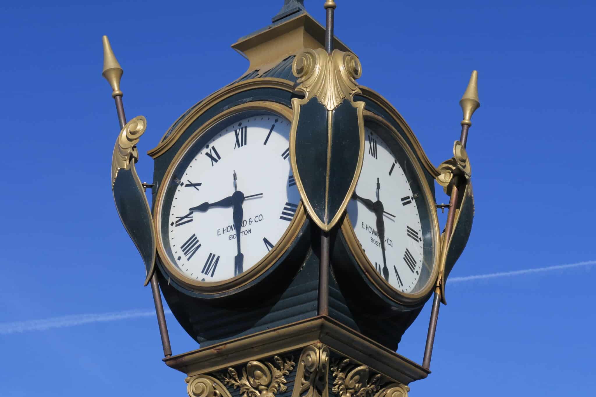 DEKALB-ILLINOIS-E-HOWARD-CO-OF-BOSTON-POST-CLOCK- Lumichron Clock Company